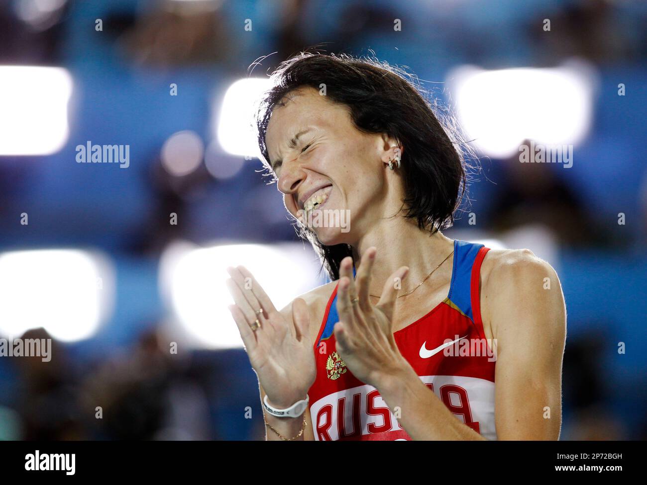 Russia's Mariya Savinova celebrates after winning the Women's 800m ...