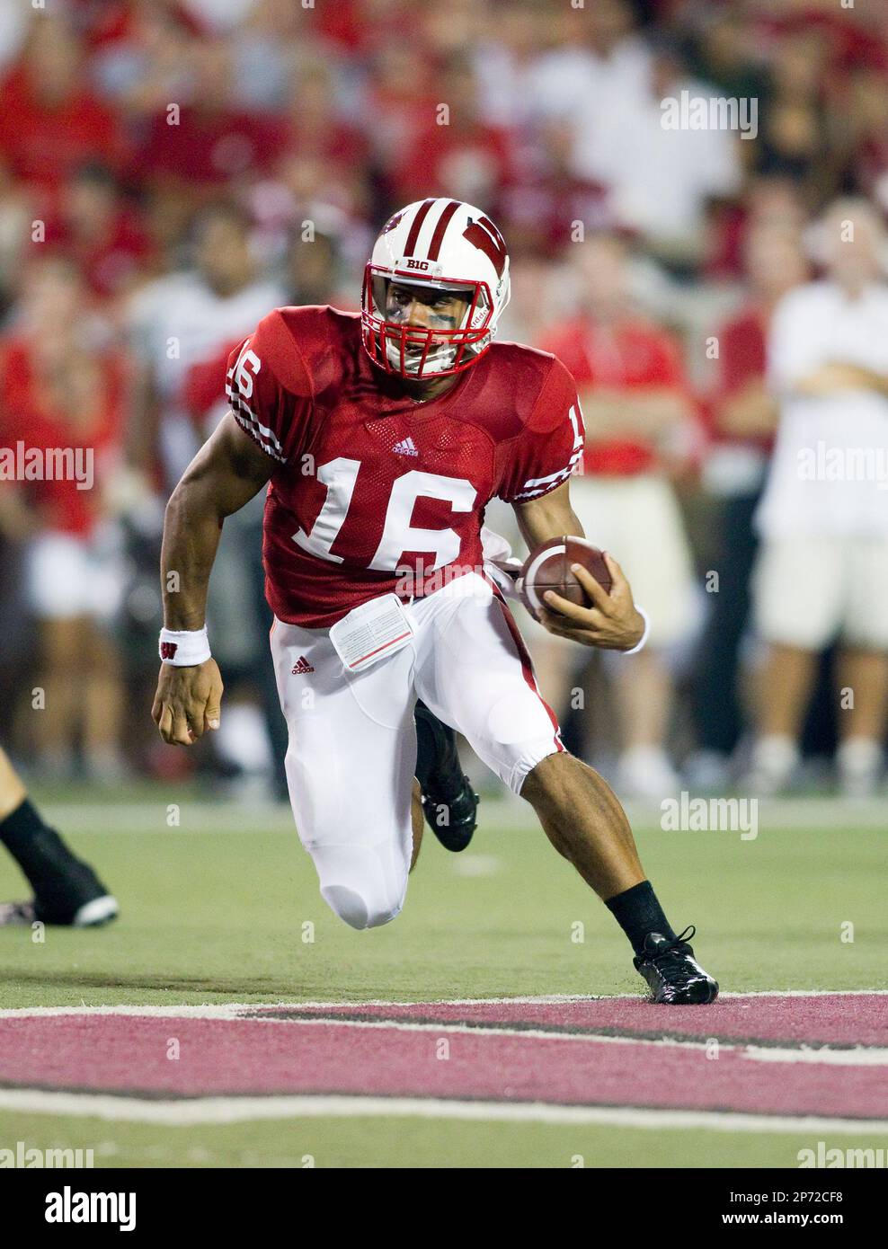 Wisconsin Badgers quarterback Russell Wilson (16) scrambles for a ...