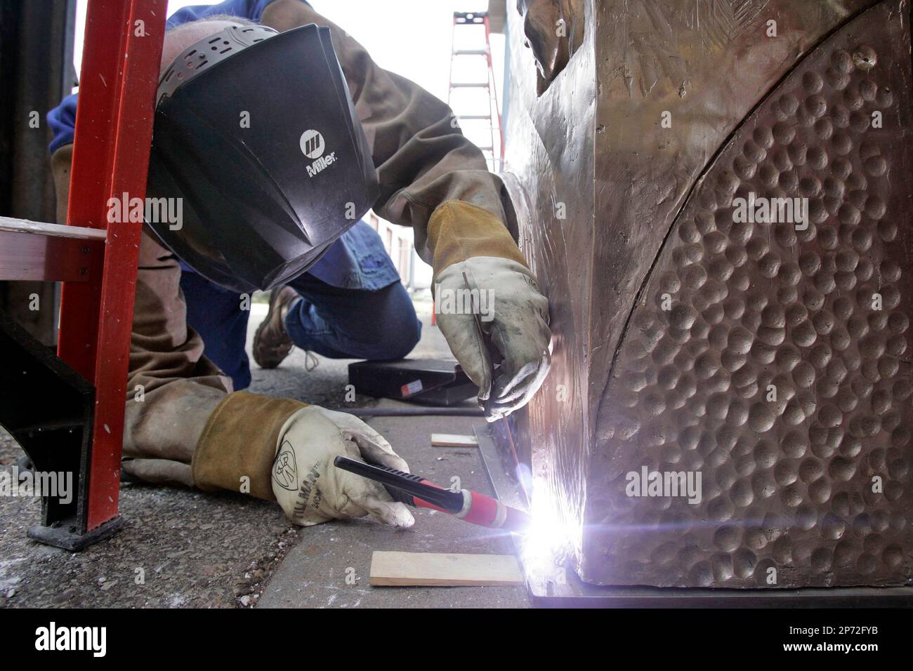 In this photo taken Wednesday, Aug. 31, 2011 in Crystal Lake, Ill ...