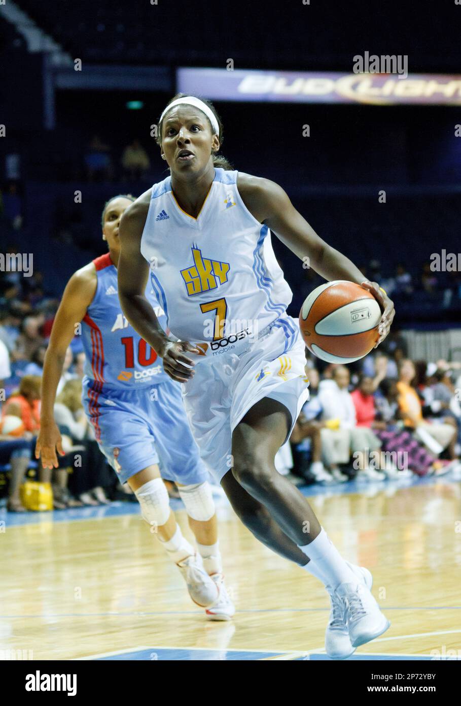 August 23 2011: Shay Murphy of the Chicago Sky drives the lane to the ...