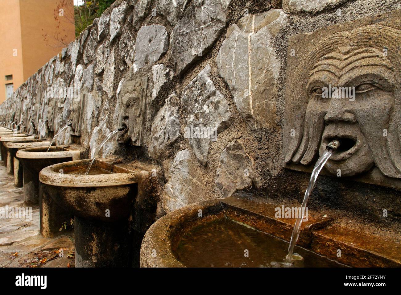 Stone heads spitting water hi-res stock photography and images - Alamy