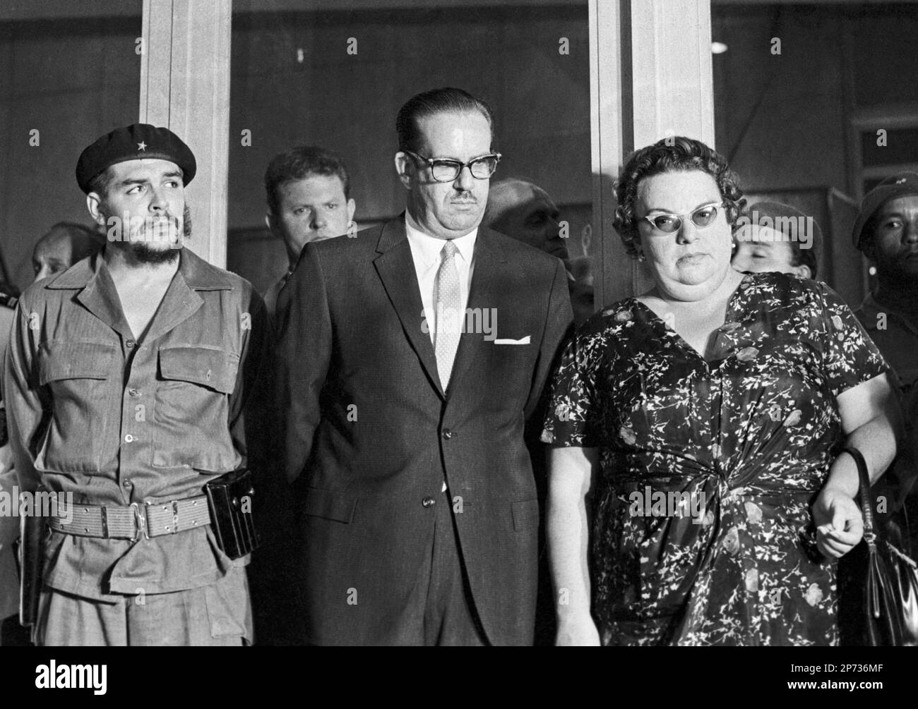Cuban revolutionary hero Ernesto “Che” Guevara, left, Cuban President ...