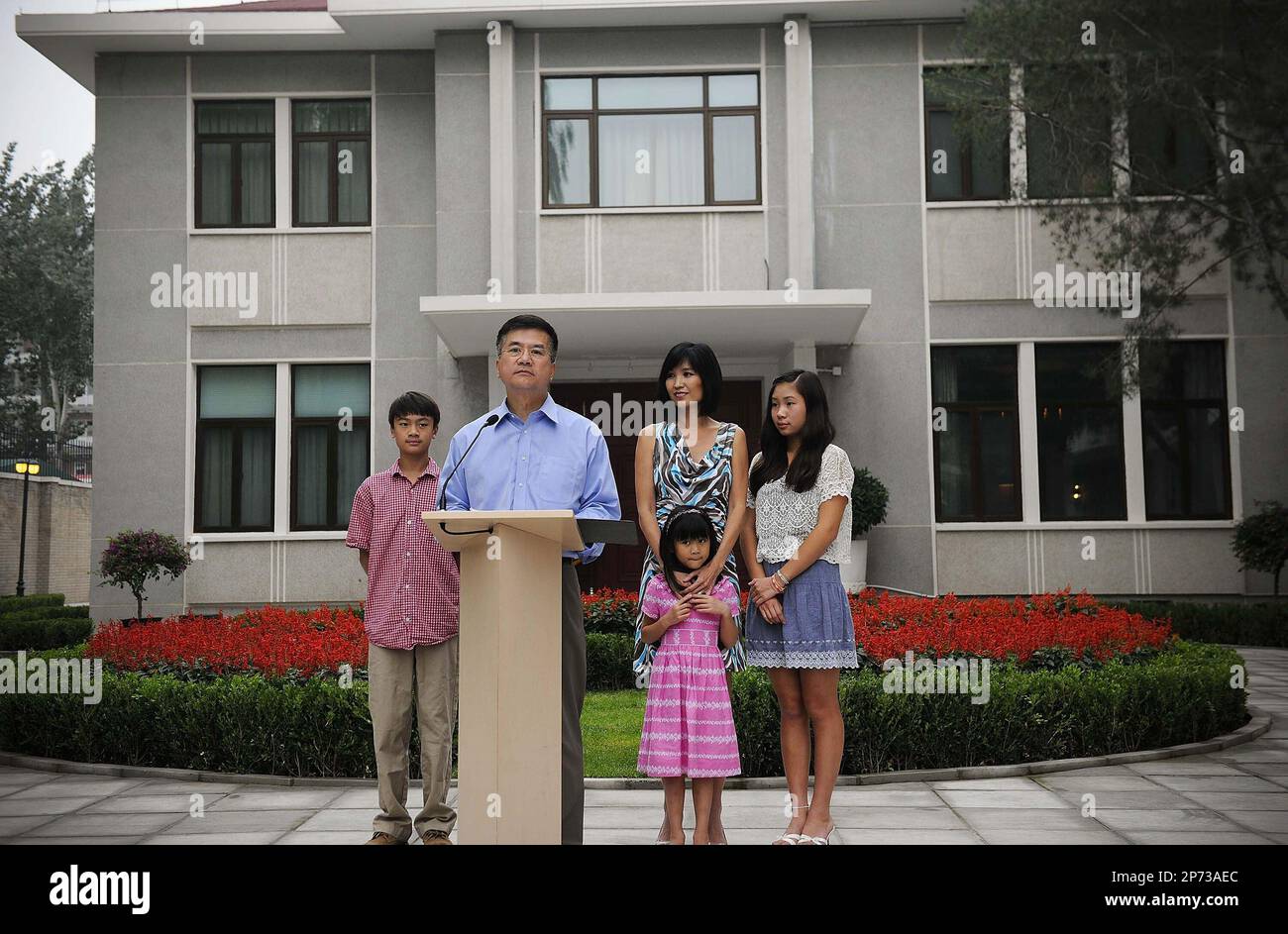 The new U.S. ambassador to China Gary Locke and his wife Mona Lee (L ...
