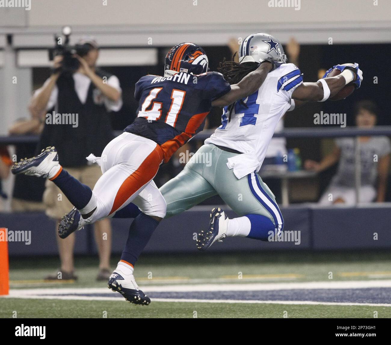 Dallas Cowboys wide receiver Dwayne Harris (14) leaps into the endzone ...