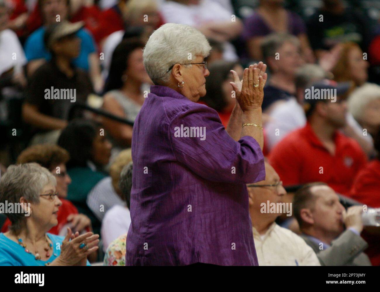 Aug 09, 2011: Indiana Fever head coach Lin Dunn during a WNBA game ...