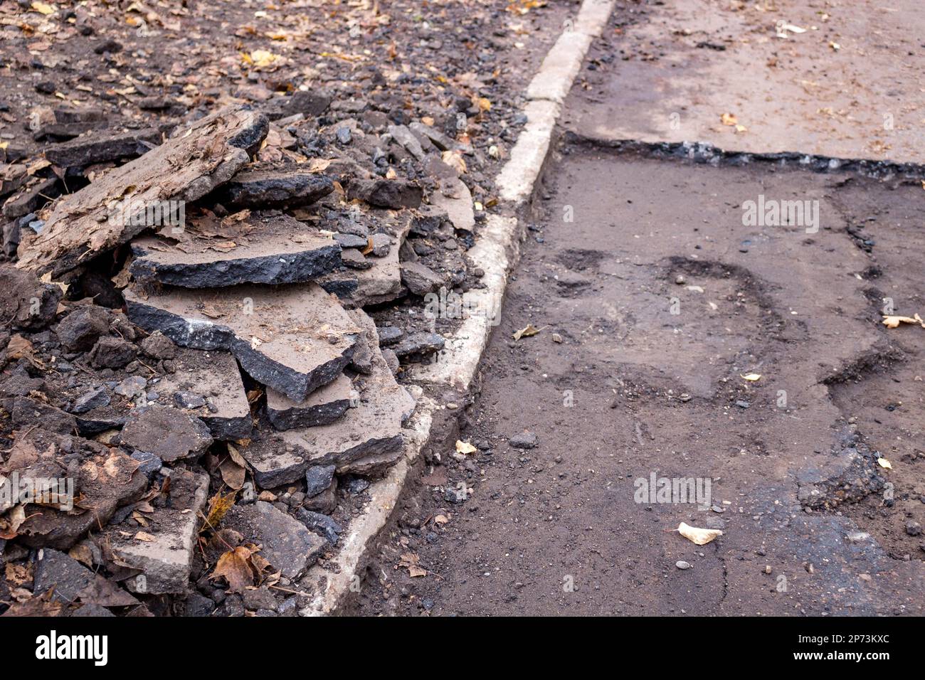 Removal of old asphalt, auto road repair Stock Photo - Alamy