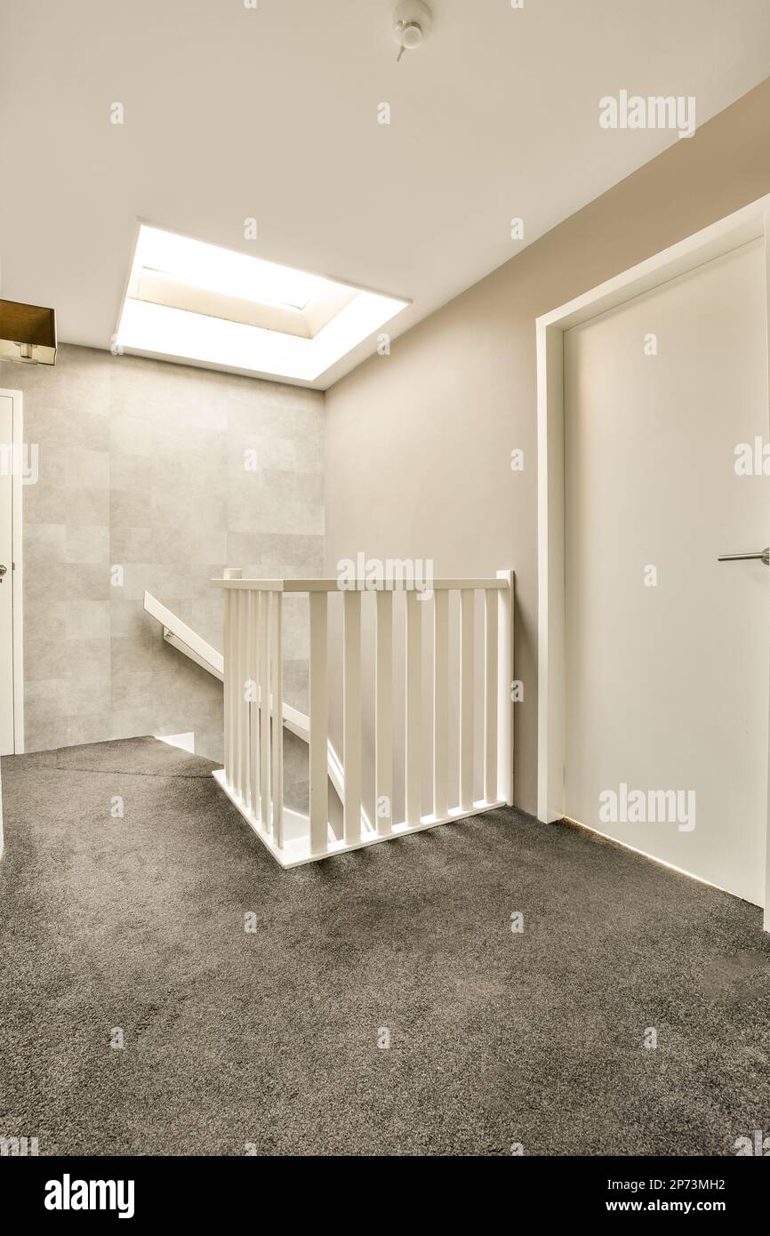 an empty room with no one on the wall or floor, and there is a ...