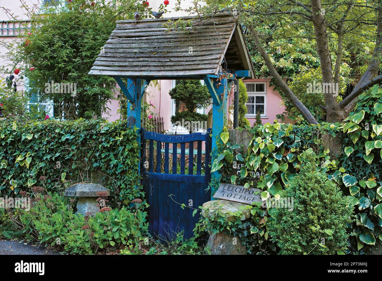 Lychgate hi-res stock photography and images - Alamy
