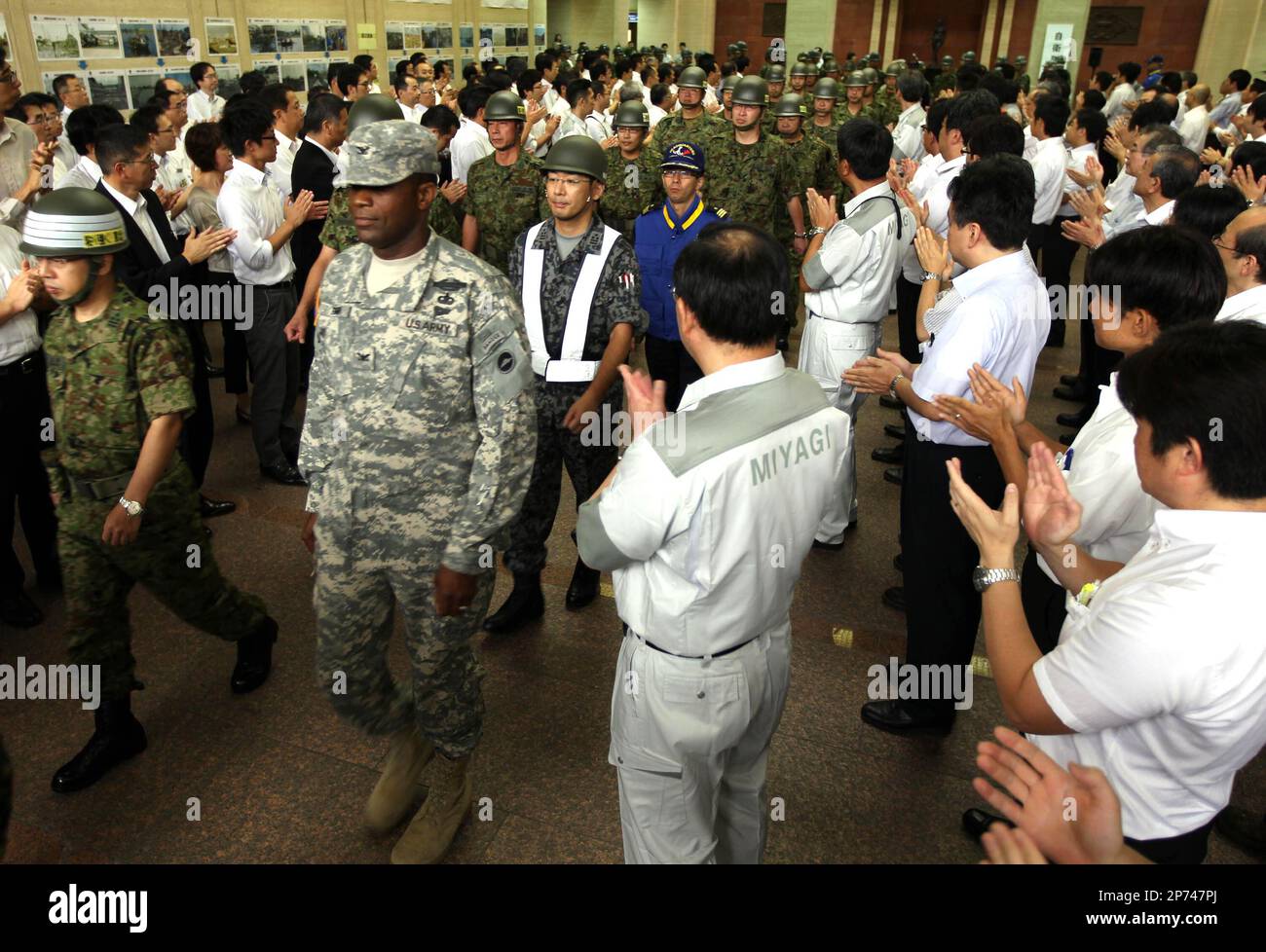 Members of U.S Army and Japan Self-Defense Forces (JSDF) leave the ...