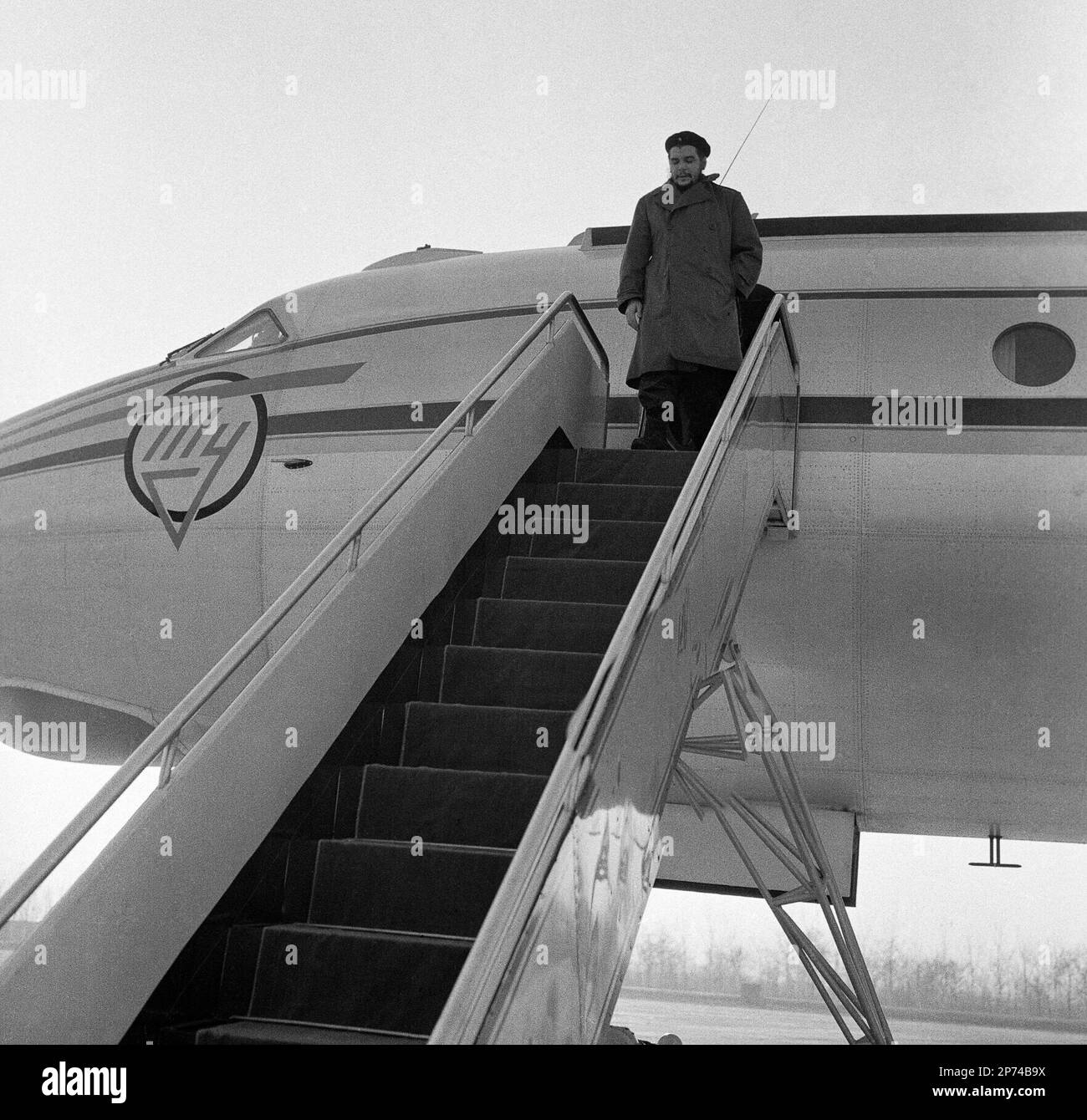 Cuban revolutionary hero Ernesto “Che” Guevara disembarks from a plane ...