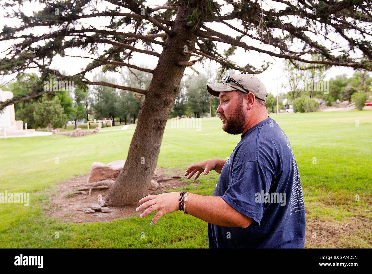 Bill Scott, with Horticulture Education Associates, describes the root ...