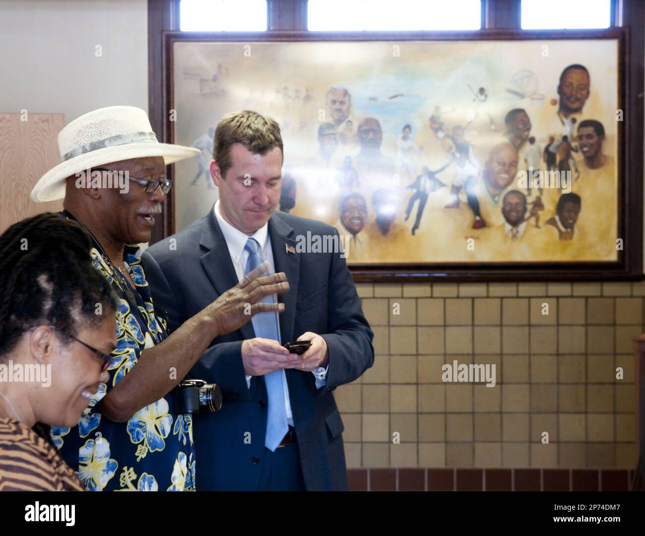 Local artist Lavarne Ross, left, of Flint, Mich., talks with Flint ...