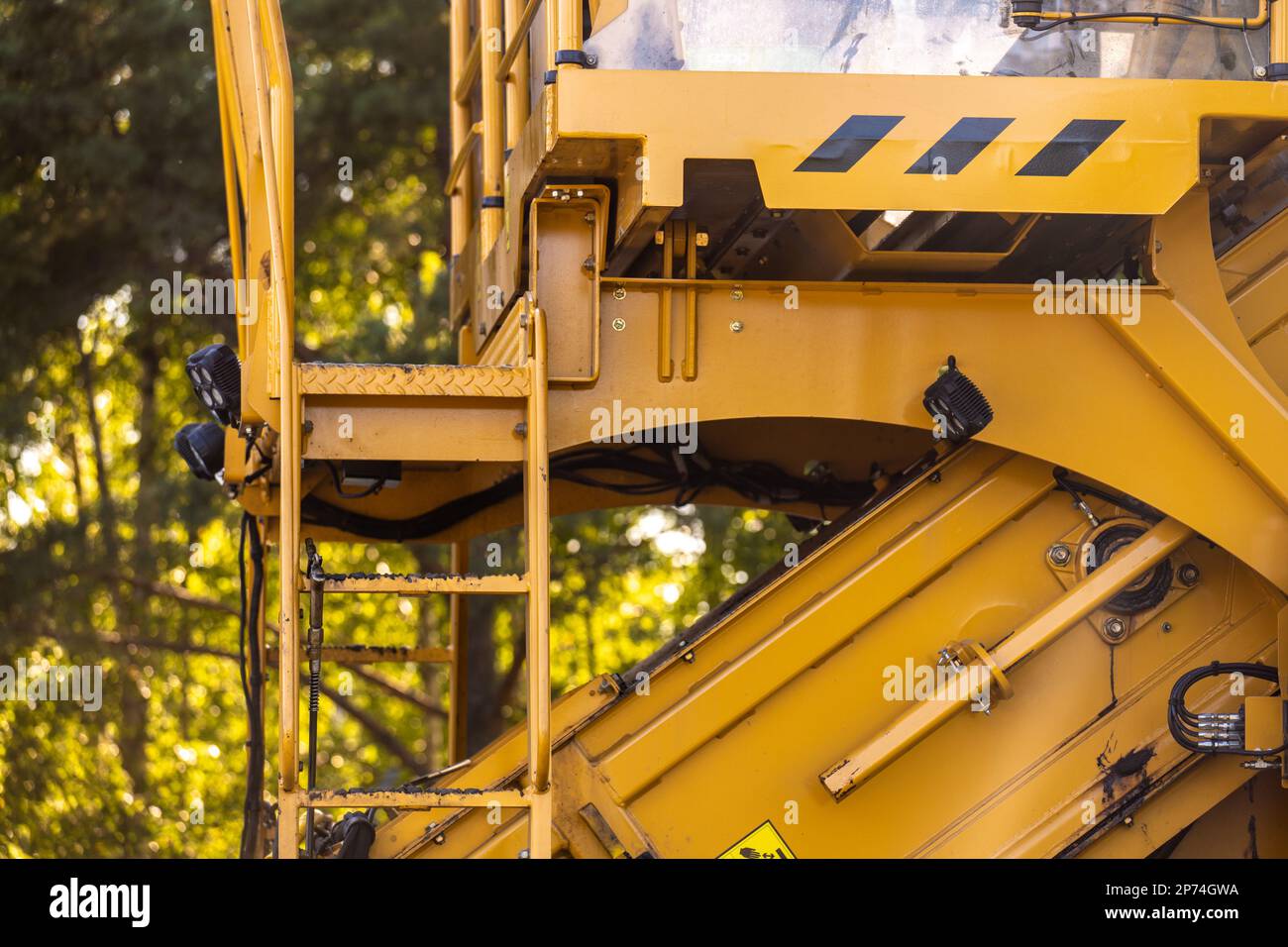 Machine for removing asphalt hi-res stock photography and images - Alamy