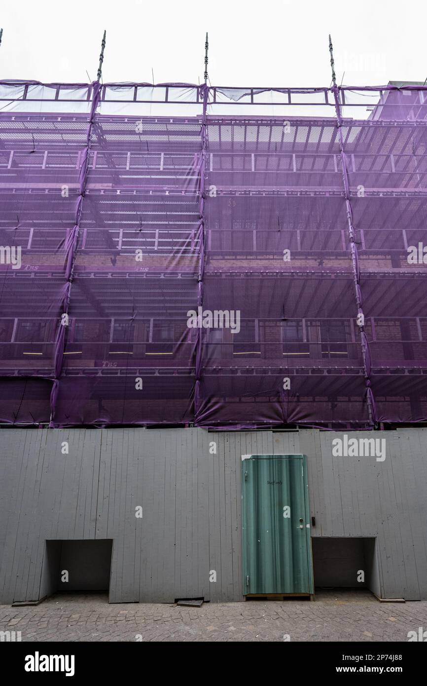 Scaffolding dressed in a purple net Stock Photo - Alamy