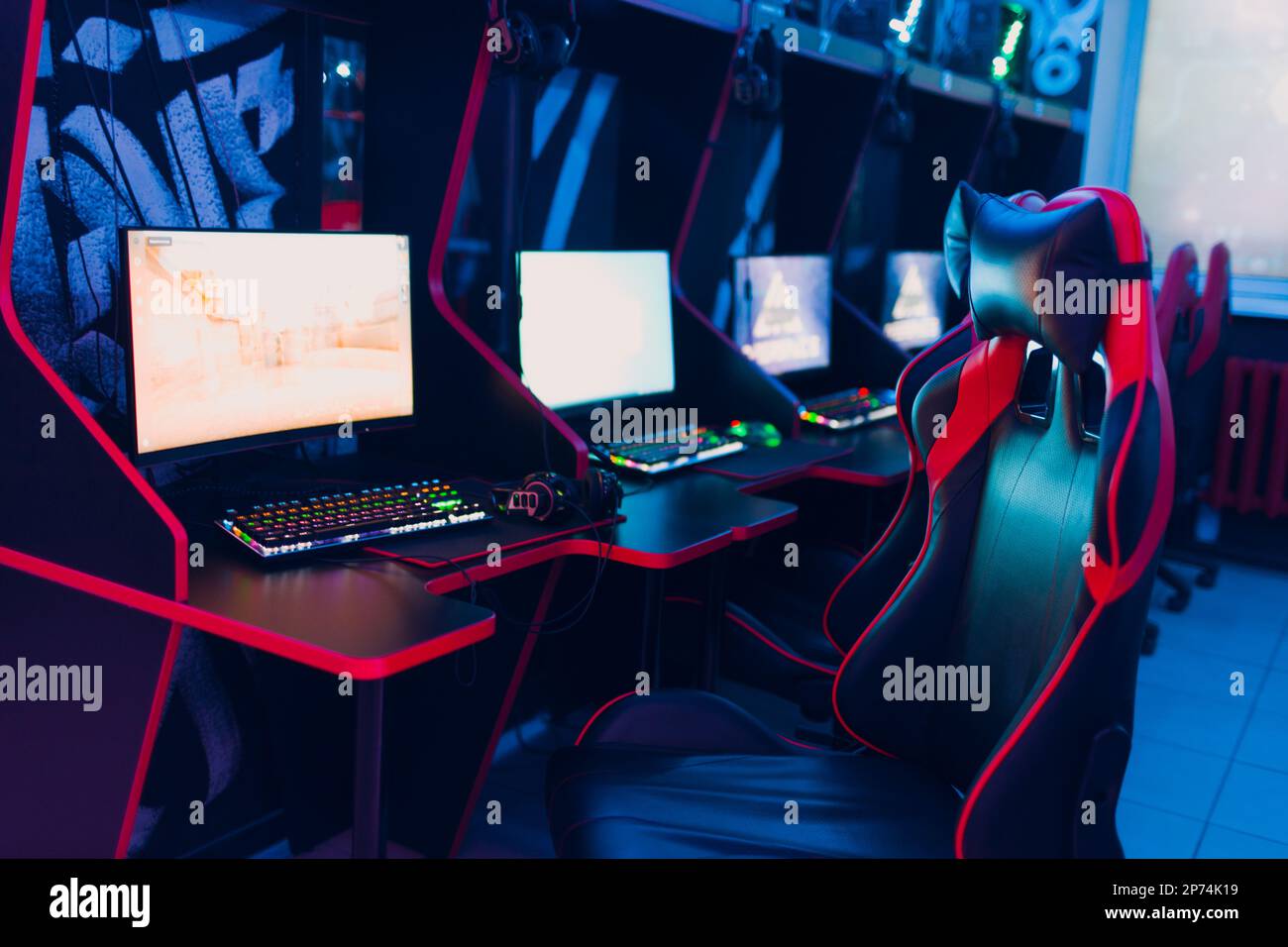 Gaming monitors hi-res stock photography and images - Alamy