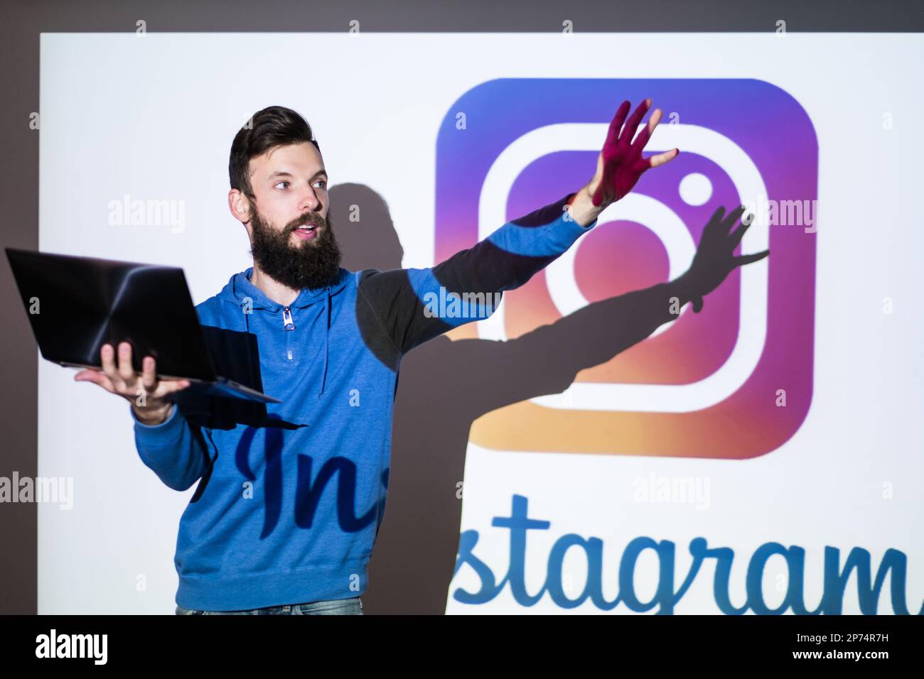instagram social network photo sharing online Stock Photo - Alamy