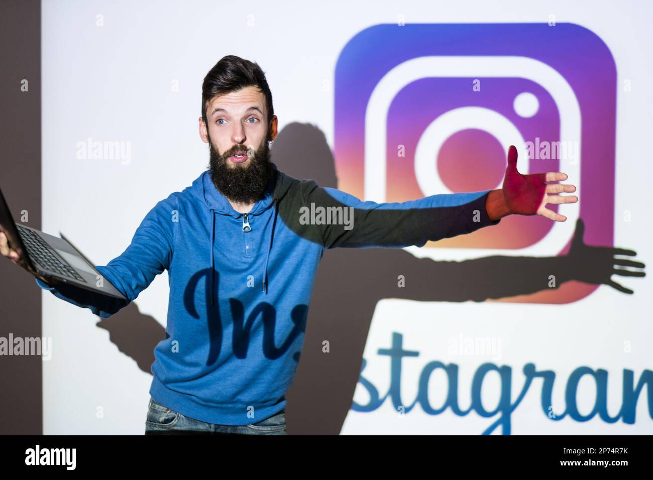 instagram social network photo sharing online Stock Photo - Alamy