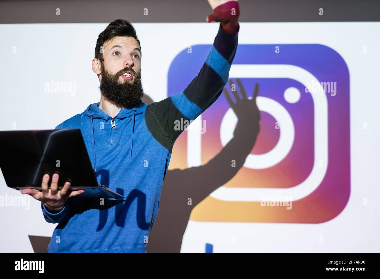 Instagram logo global network hand hi-res stock photography and images ...