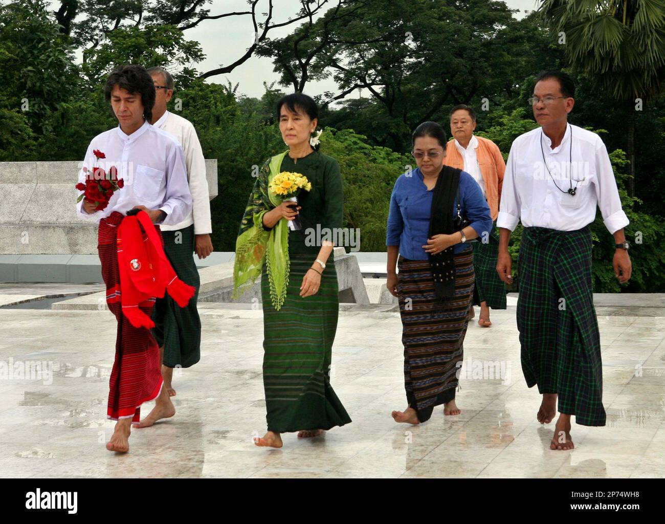 Myanmar democracy leader Aung San Suu Kyi, center left, and her ...