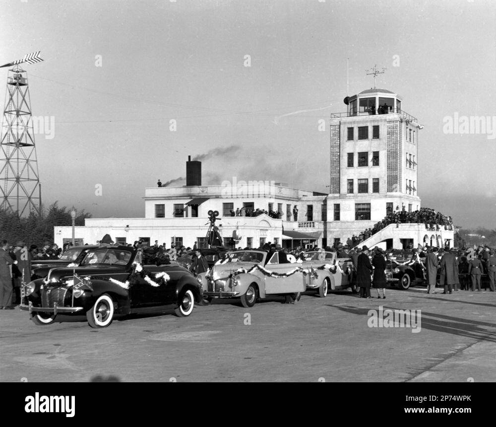 Motorcade bearing stars from the movie 'Gone With the Wind' forms at ...