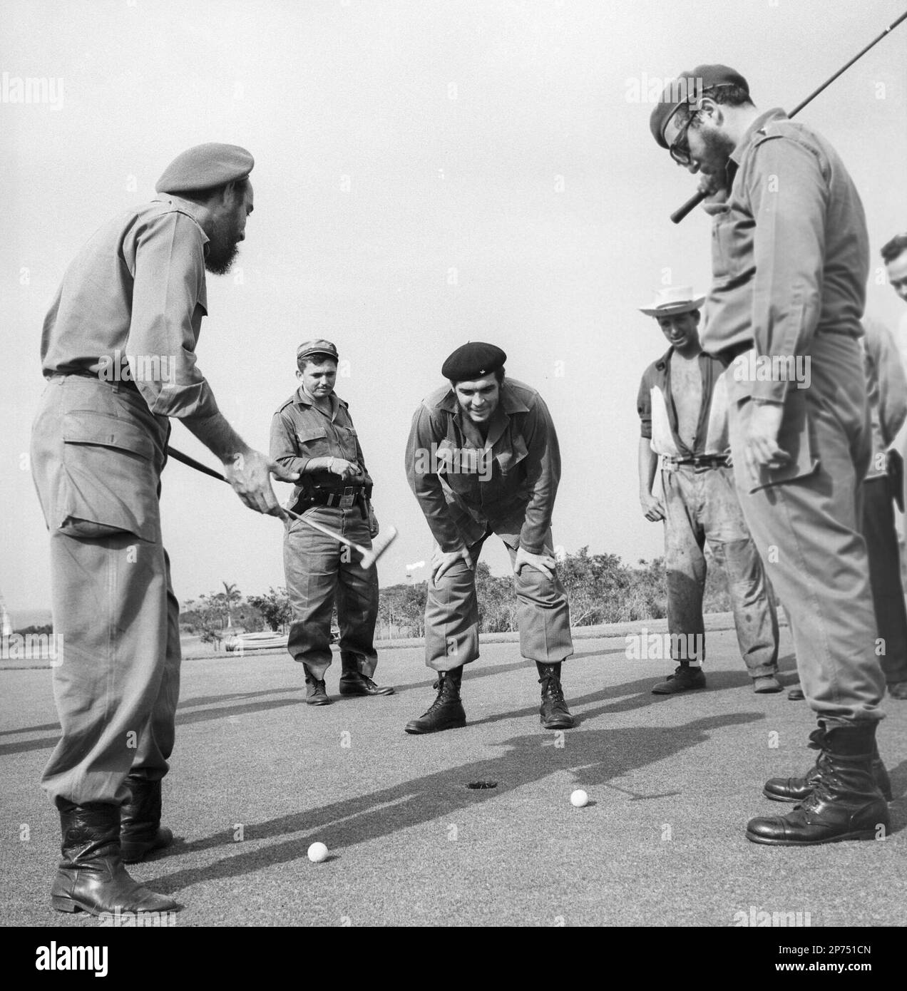 Cuban leader Fidel Castro, right, and Cuban revolutionary hero Ernesto ...