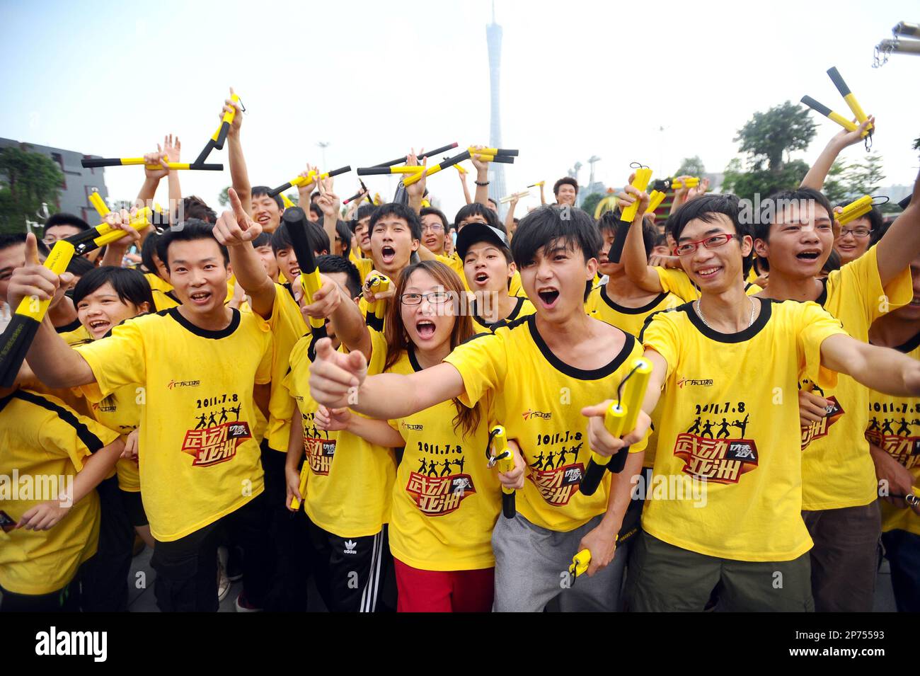 Flash mob gather and perform nunchakus to commemorate late Chinese kung ...