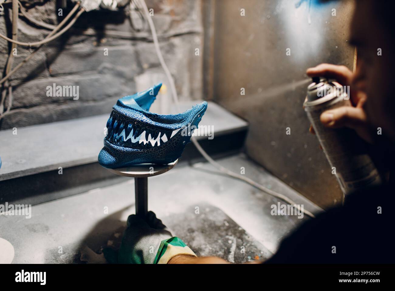 Master create mask based on plaster cast. Gypsum mold and plastic mask ...