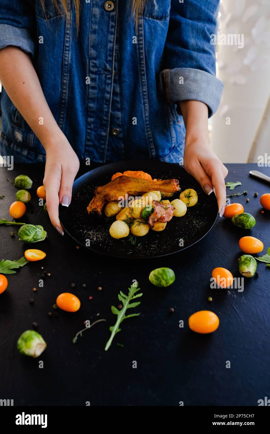 restaurant serving chicken leg dish Stock Photo - Alamy