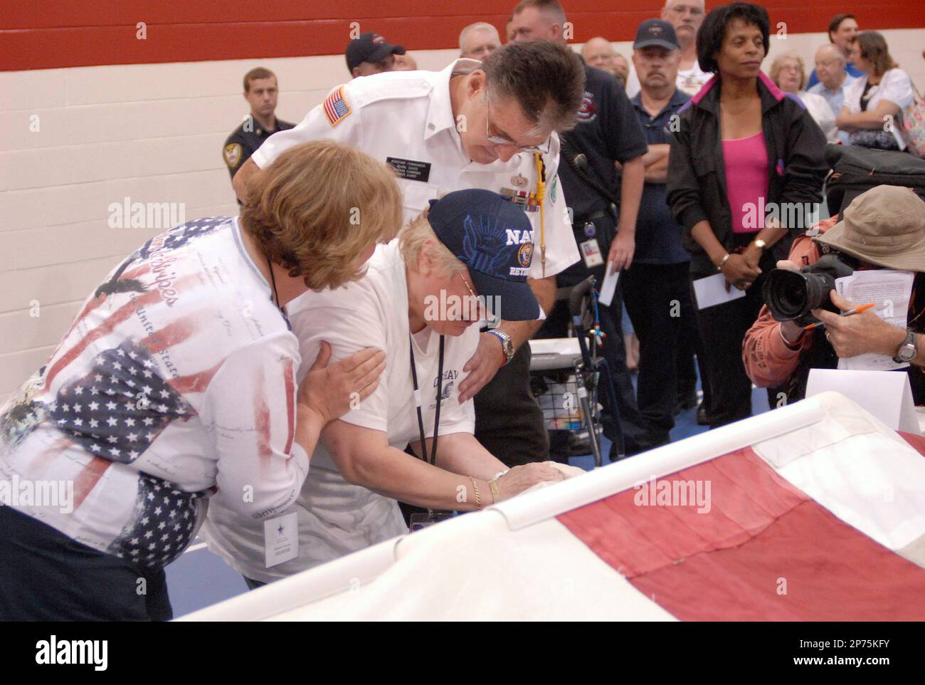 Veronica Christianson, of the New York Says Thank You Foundation, and ...