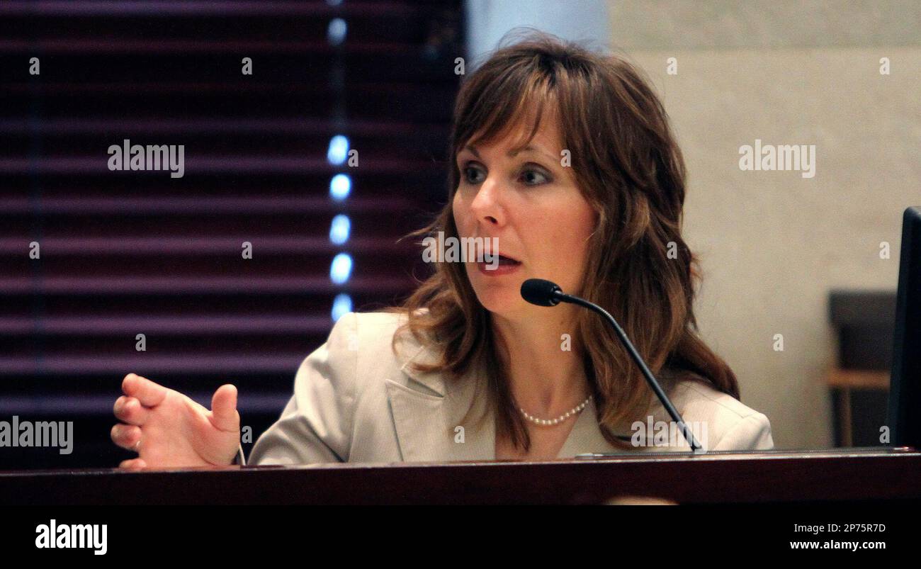 Heather Seubert, of the FBI lab in Quantico, Va., testifies during ...