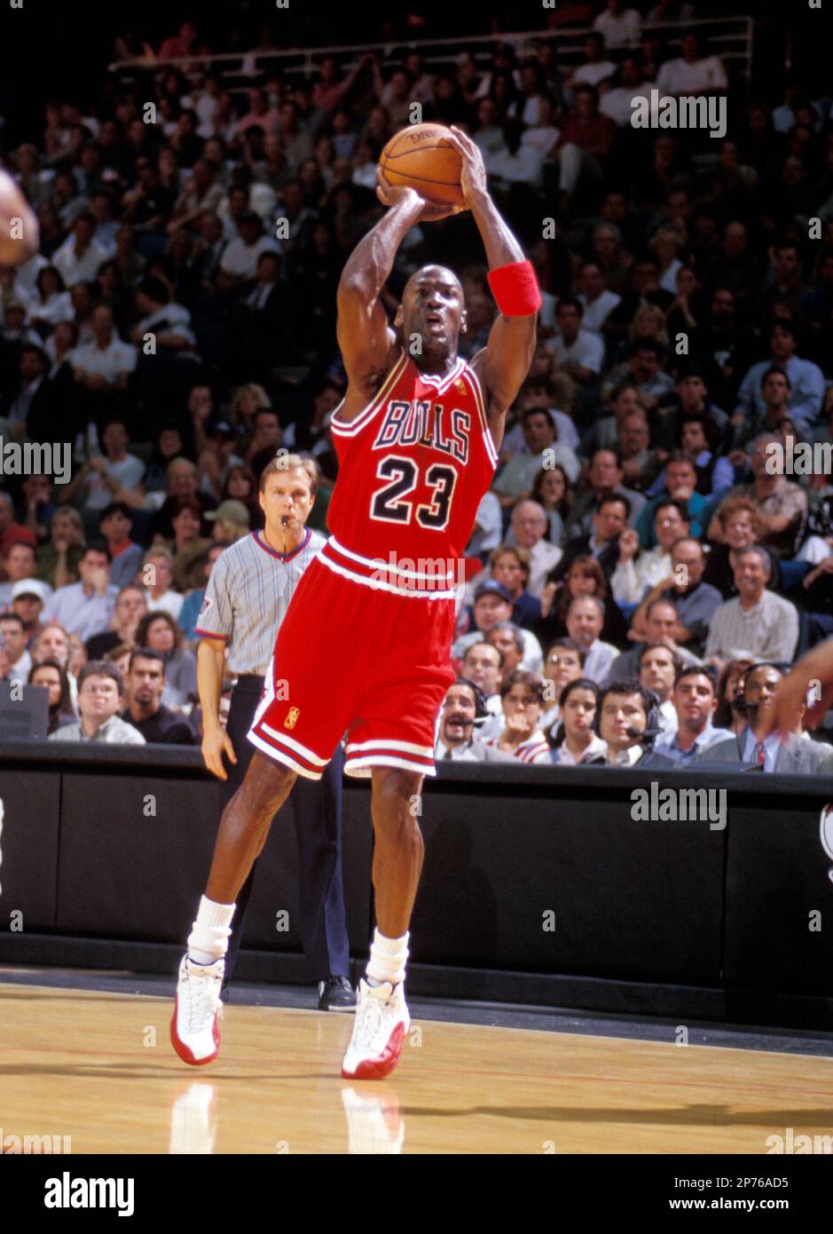 Chicago Bulls Michael Jordan plays in a NBA game against the Miami Heat ...