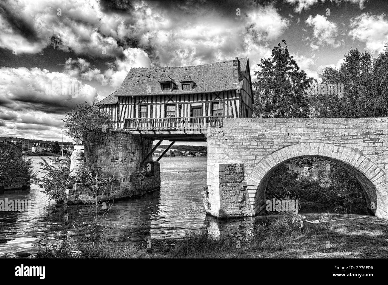 Ancient bridge over seine Black and White Stock Photos & Images - Alamy