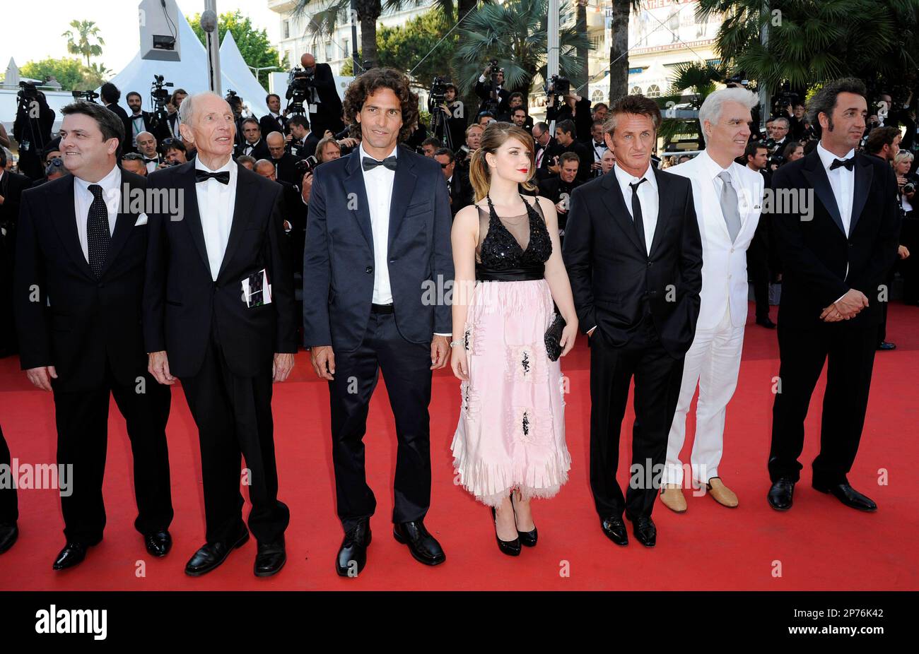 From right, director Paolo Sorrentino, musician David Byrne, actors ...