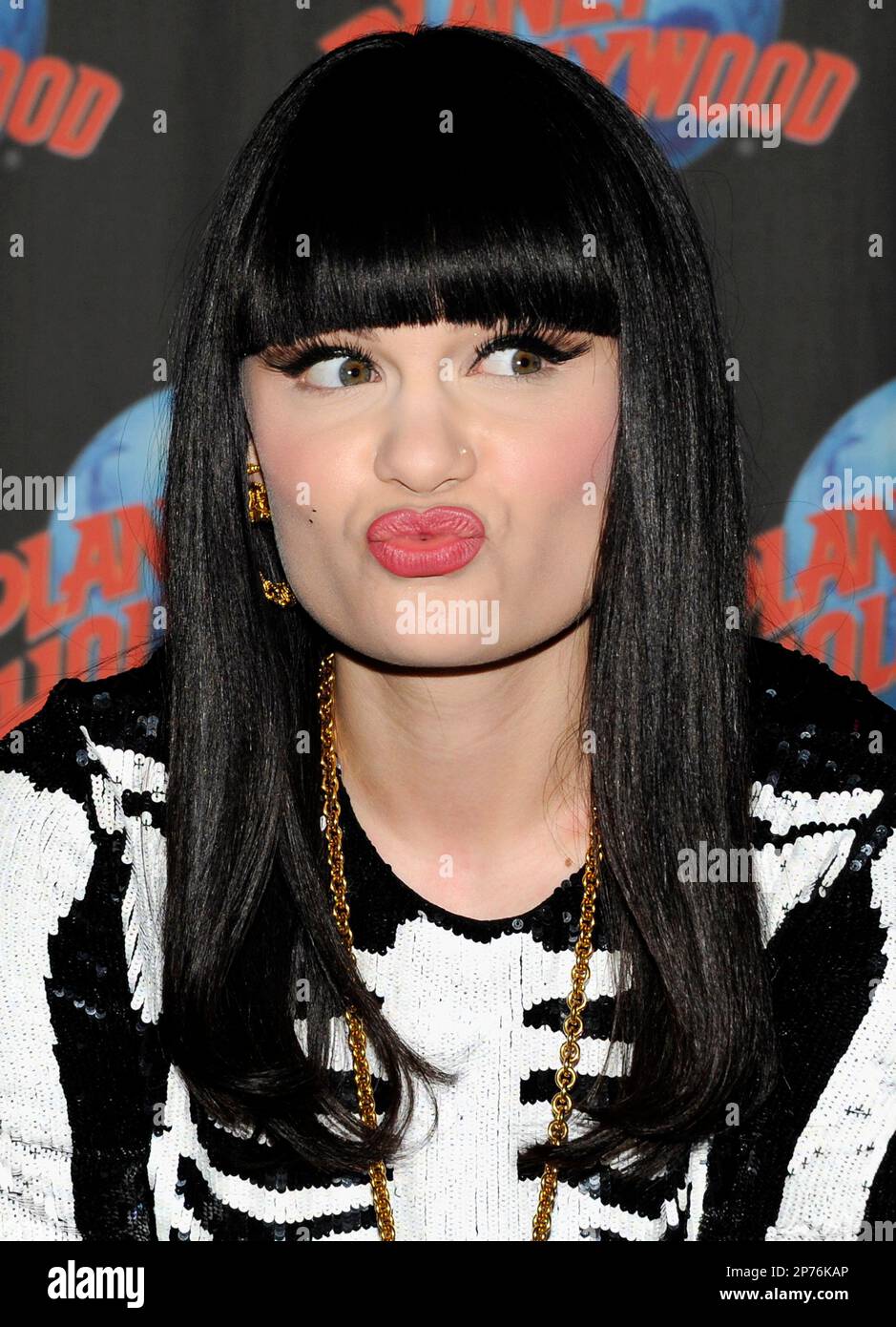 British singer Jessie J makes an appearance at Planet Hollywood Times ...