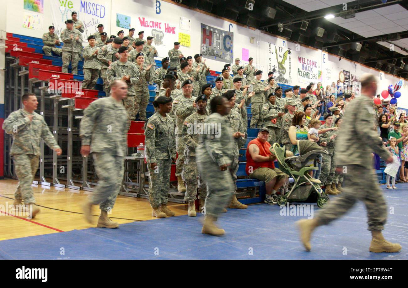 Soldiers from the 4th Combat Aviation Brigade file into Abrams Physical ...