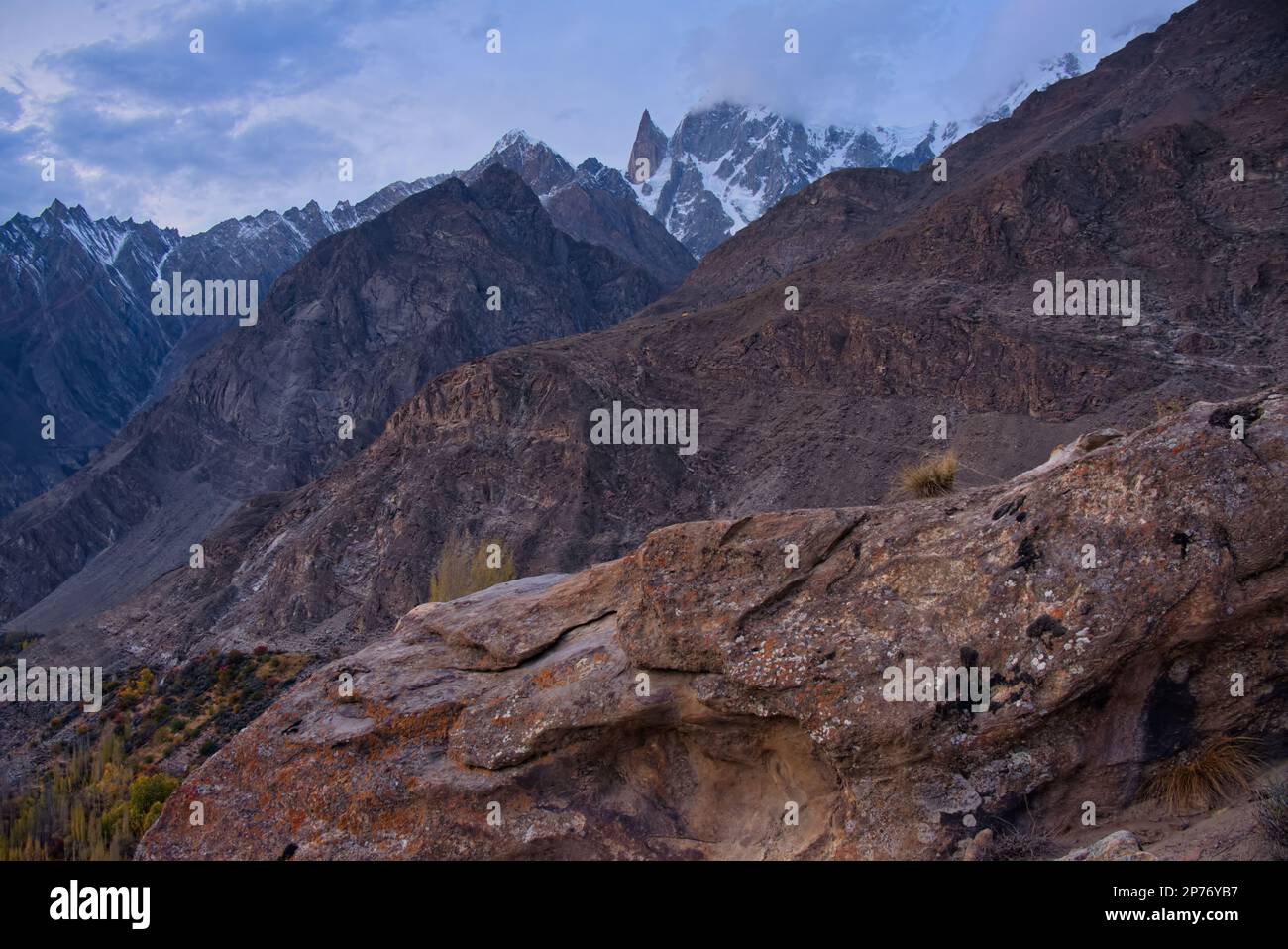 Bublimoting a 1000m Sheer pinnacle of black granite stands in the Ultar ...