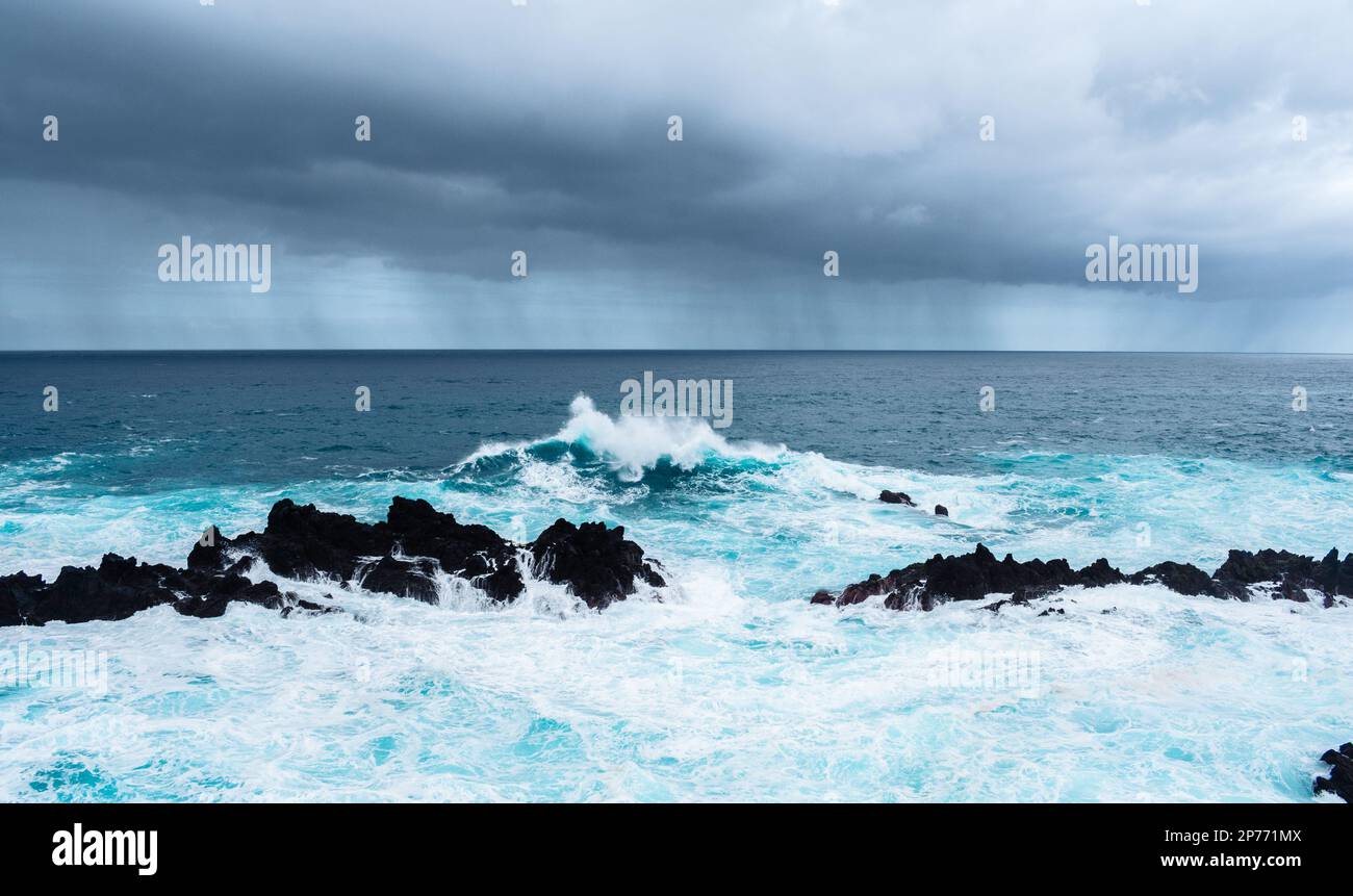 Sea water splash columns hi-res stock photography and images - Alamy