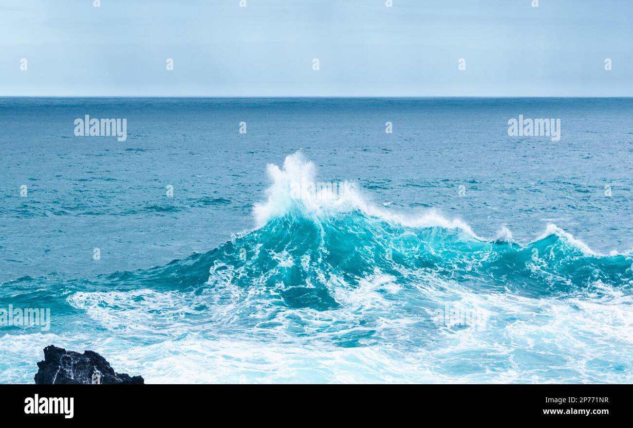 Sea water splash columns hi-res stock photography and images - Alamy