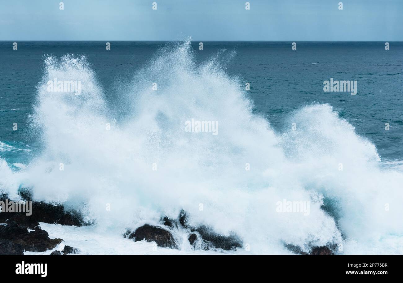 Sea water splash columns hi-res stock photography and images - Alamy