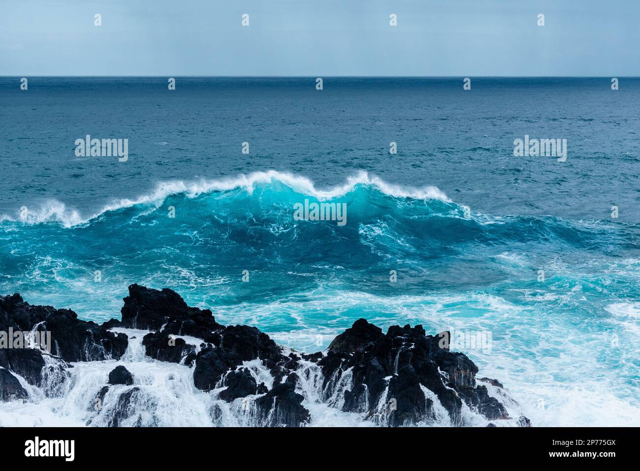 Sea water splash columns hi-res stock photography and images - Alamy