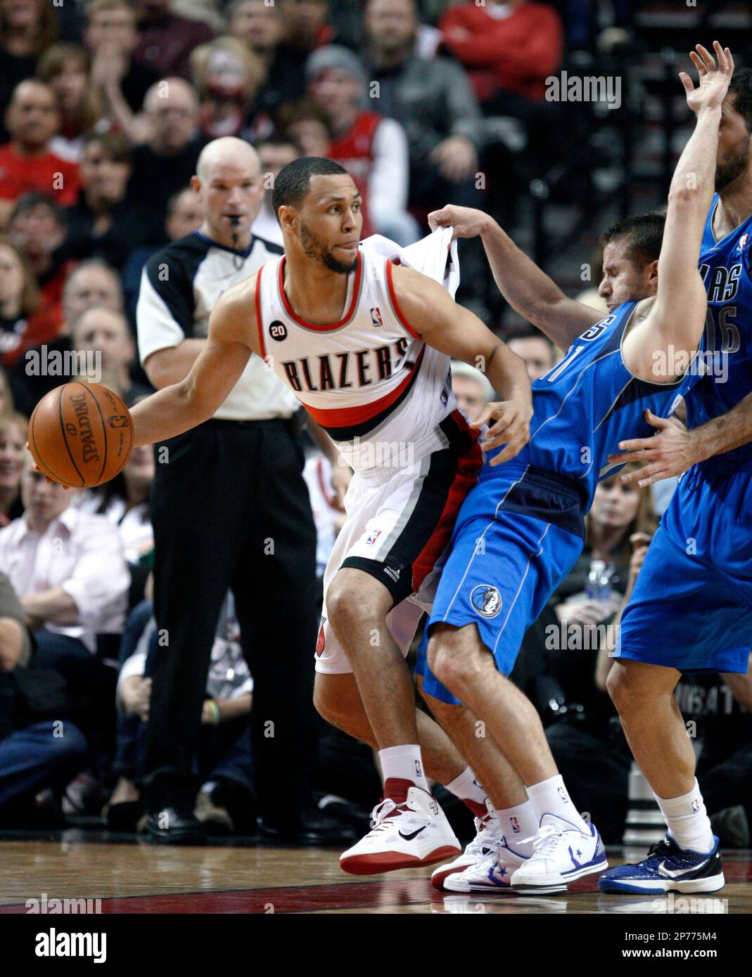 Dallas Mavericks' Jose Juan Barea, right, defends Portland Trail ...