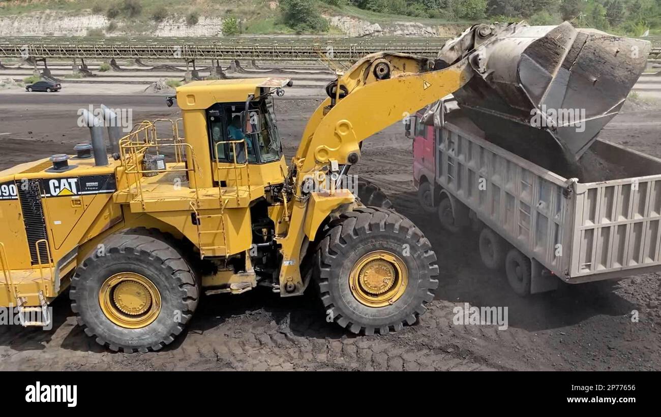 Coal loader hi-res stock photography and images - Alamy