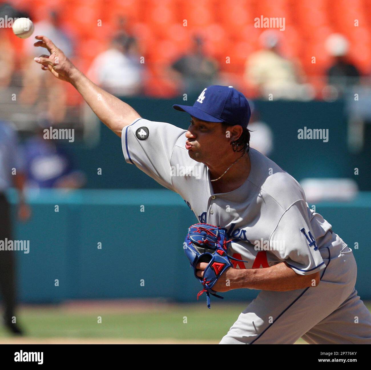 Los Angeles Dodgers' Vicente Padilla pitches during the 10th inning of ...