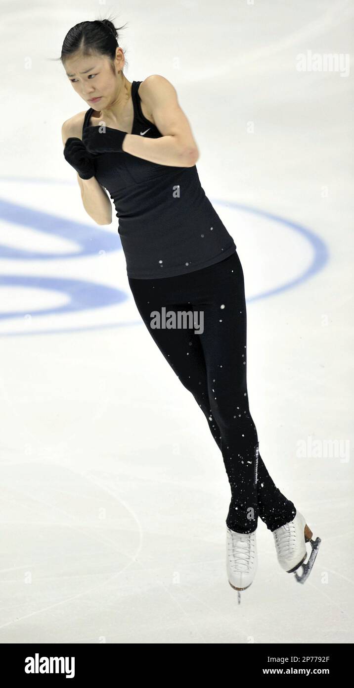 Yuna Kim of Korea shows her practice in the World Figure Skating ...
