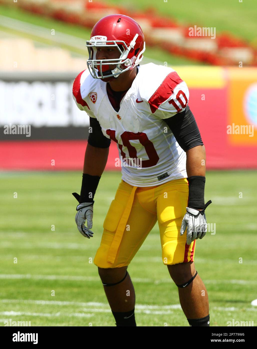 USC Trojans linebacker Hayes Pullard (10) looks across the line of ...