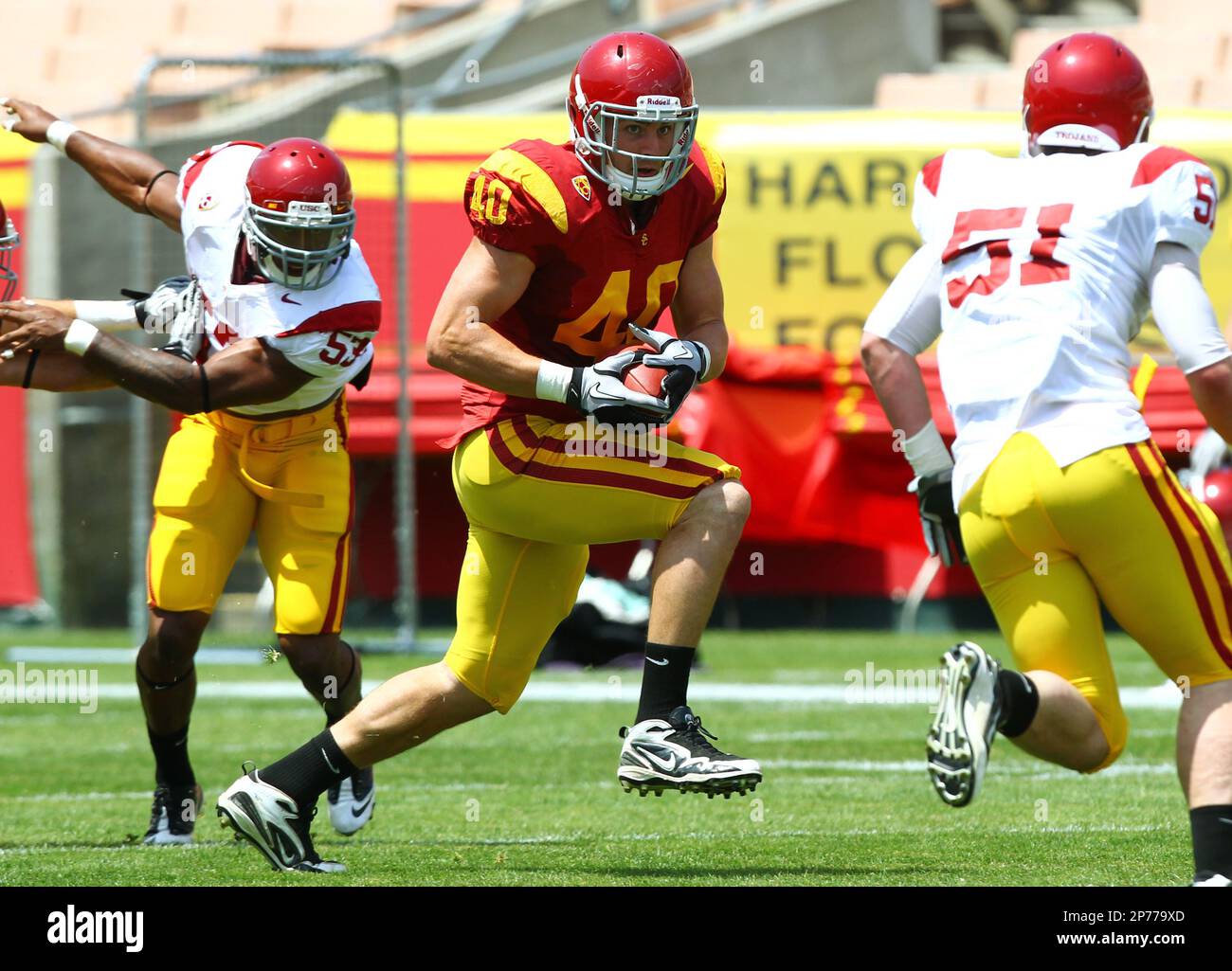 USC Trojans tight end Rhett Ellison (40) runs upfield with a reception ...