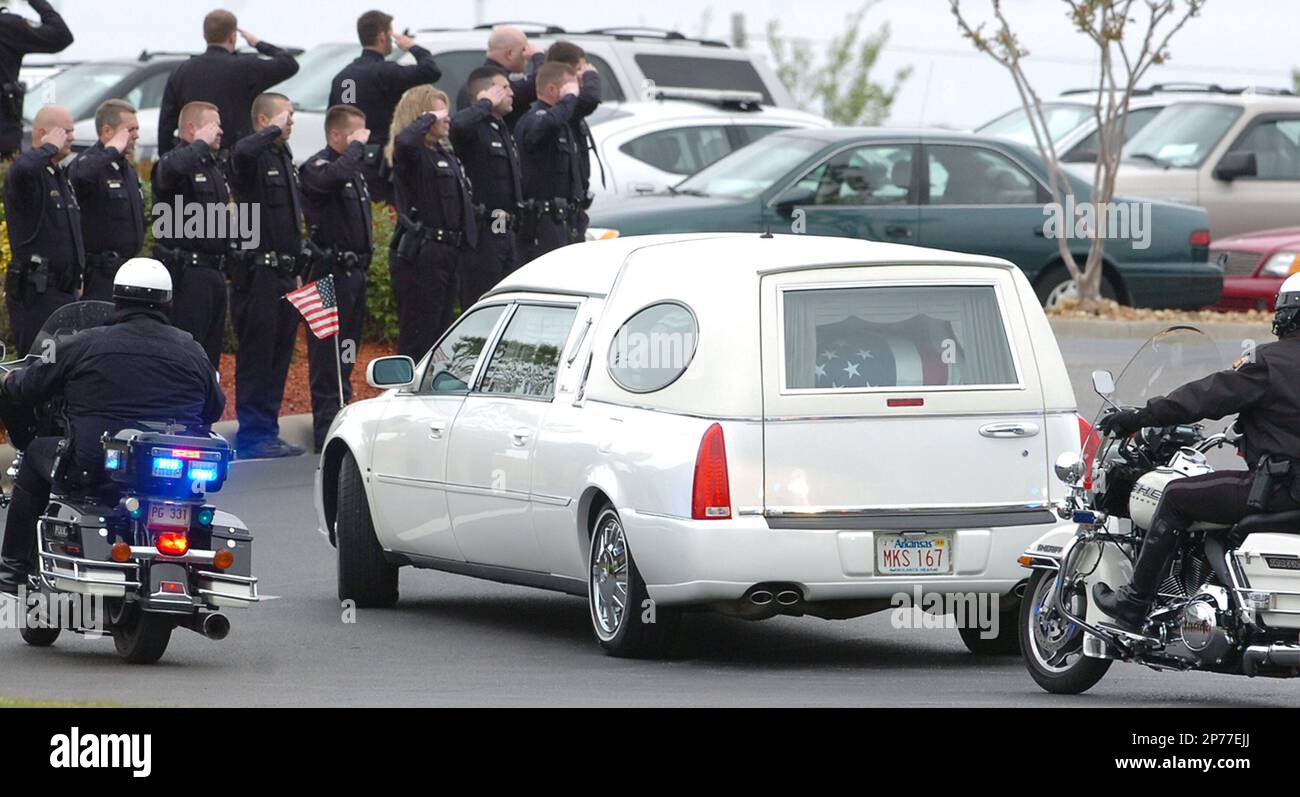 The hearse carrying the body of slain Trumann, Ark., Police Officer ...