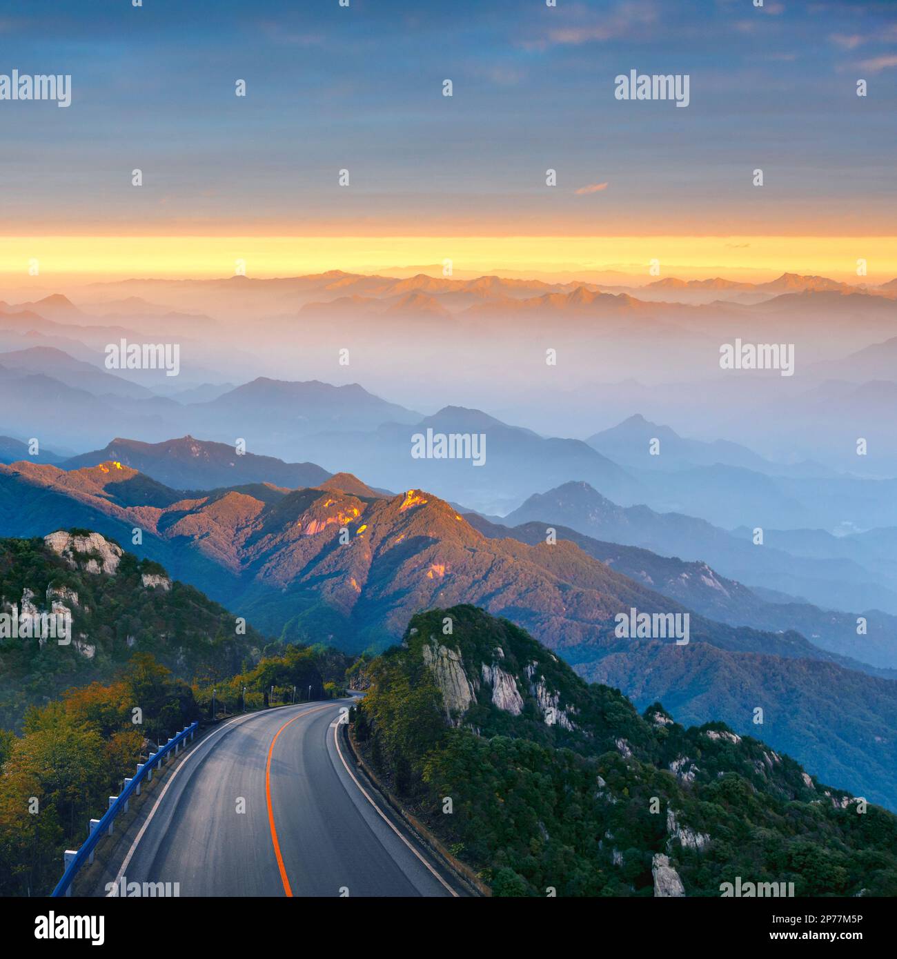 Highway across mountains hi-res stock photography and images - Alamy