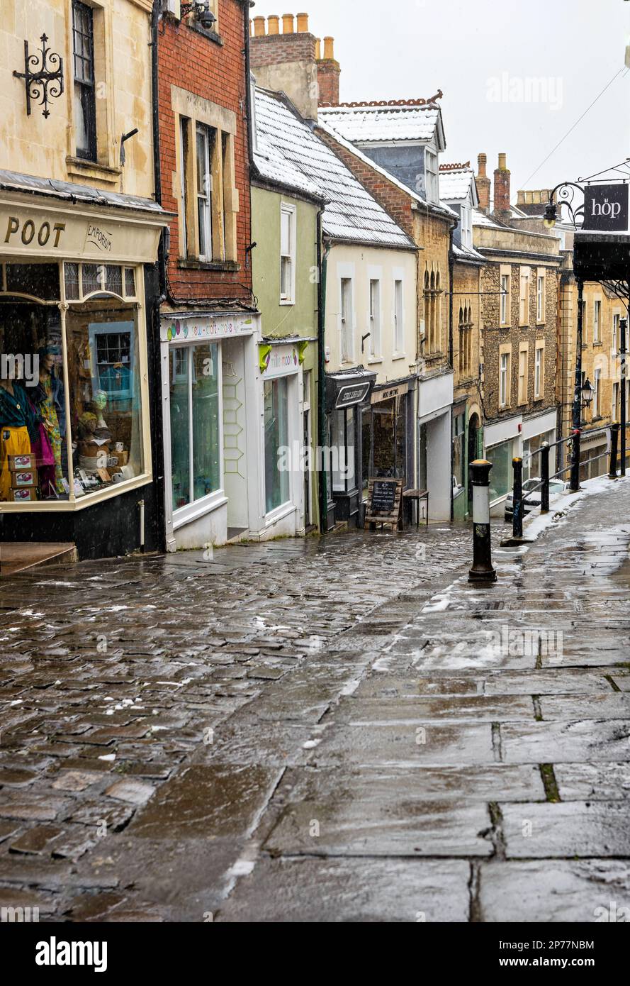 Catherine hill in Frome in light snow Stock Photo - Alamy