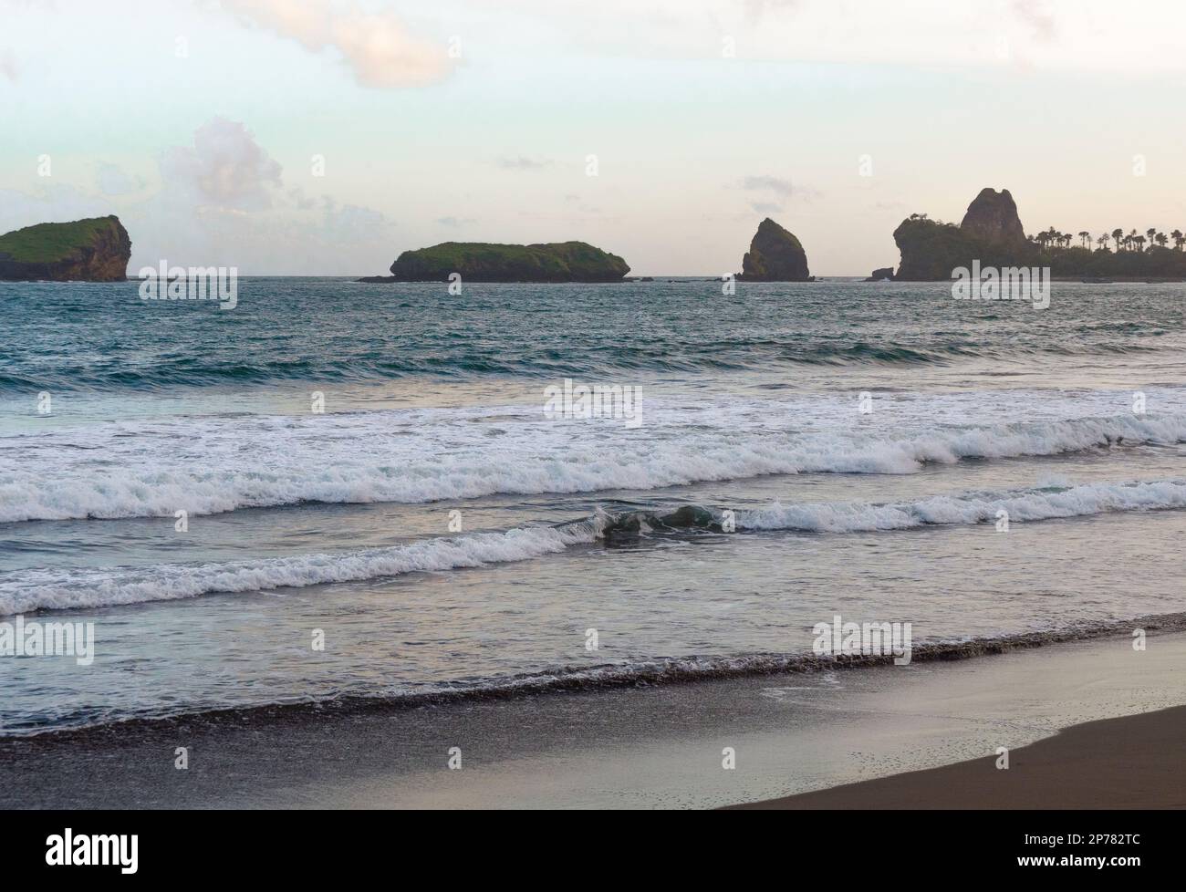 beach and small reef island Stock Photo - Alamy